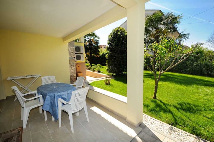 Newly Built 1 Br Apt, Garden, Beach, Parking - Poreč