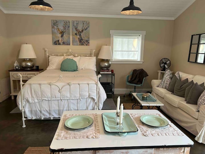 Seminole Heights Cottage/studio - Tampa, FL