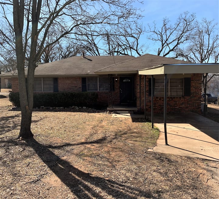 Cozy Retreat - Edmond, OK