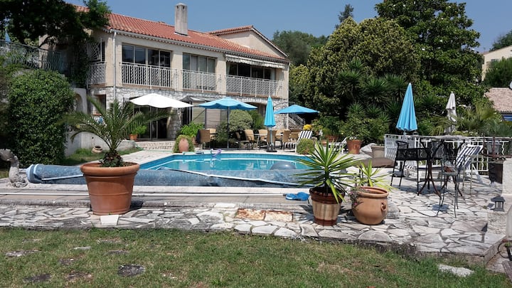Superbe Logement  Dans Villa Calme Proche Village - Antibes