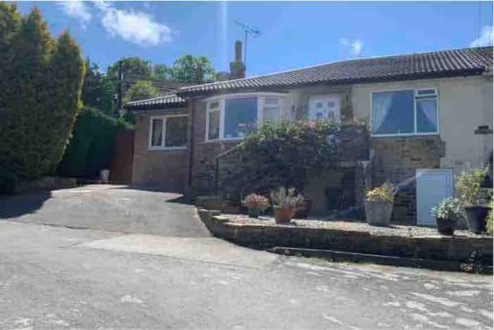 Self-contained Twin Room
Private Entrance Parking - Harrogate