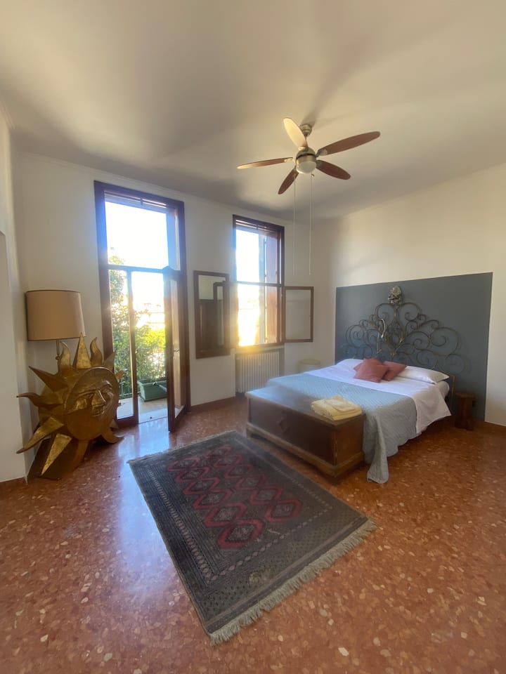 Love In The Villa - Verona