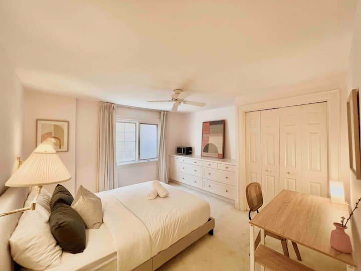 Beautiful Private Room In Midtown Near Subway - トロント