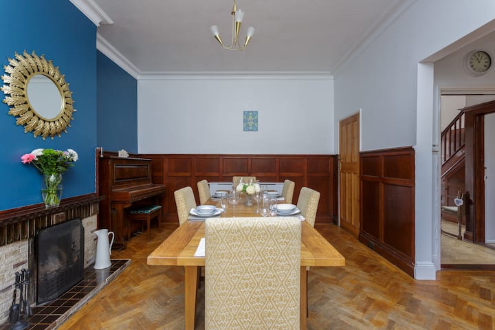 Family Room In Spacious Home, By The Seafront R3 - Southsea