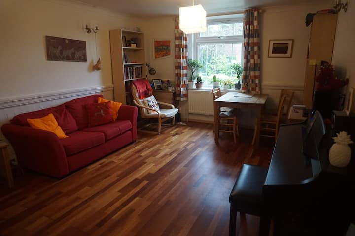 Two-bed Flat In Guildford - Woking