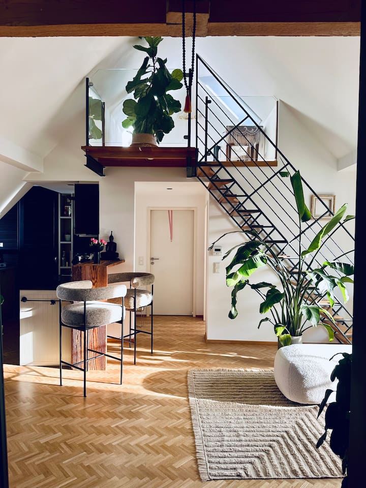 Wunderschöne 2,5 Zi. Dg-whg Schwabing, Balkon S. - Ismaning