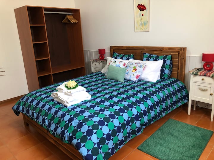 Double Room King Size Bed 2,00 X1,60 M In Azores - Açores