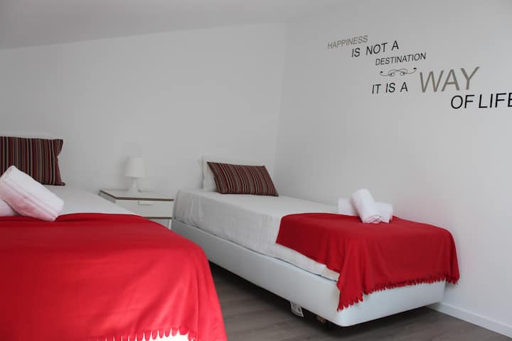 Uau! Hostel - Twin Room Near The Sea - Figueira da Foz