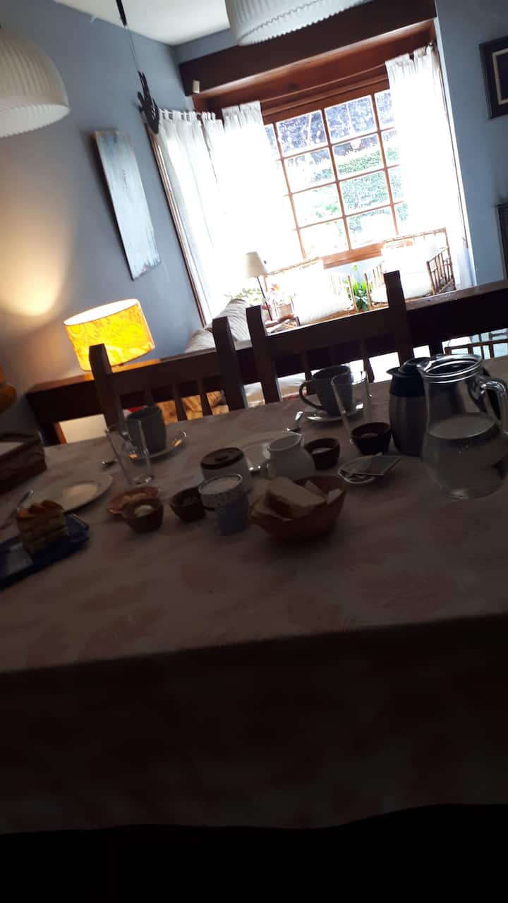 Casa Luminosa En Barrio Céntrico Tranquilo. - San Martin de los Andes