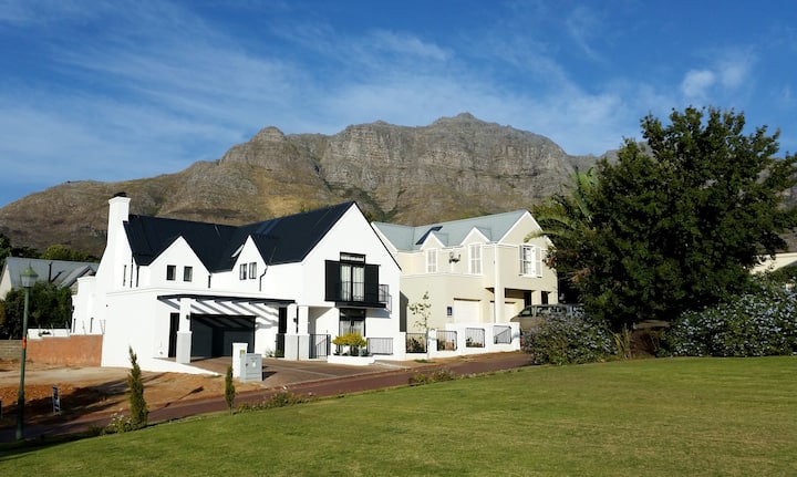 Spacious Modern Winelands Classic (With Solar) - 斯泰倫博斯