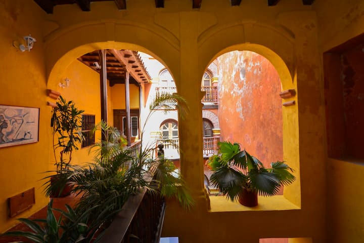 2b In Heart Of Old Walled City. Views & Pool. - Cartagena