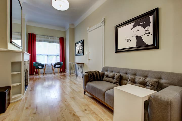 Relaxing Home Downtown Near Uoft, Hospitals - Toronto, ON