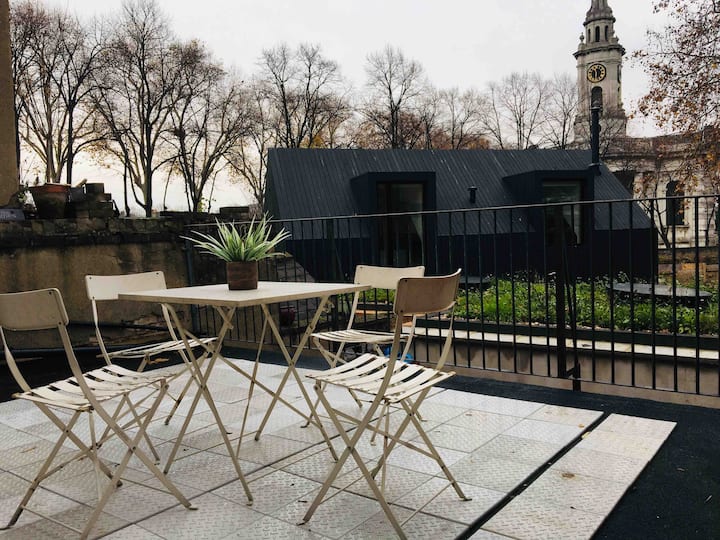 Opposite Rail Station With Balcony Large - Central London