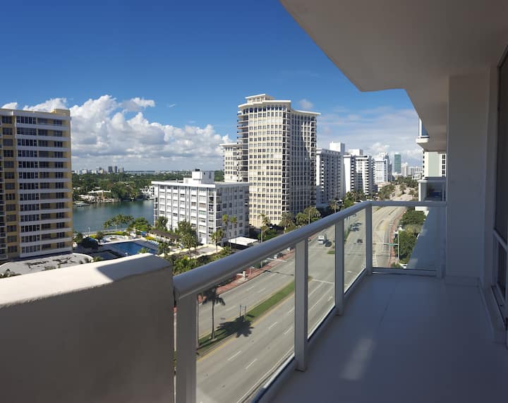 Beautiful Apartment In Ocean Front Building - Miami Beach, FL