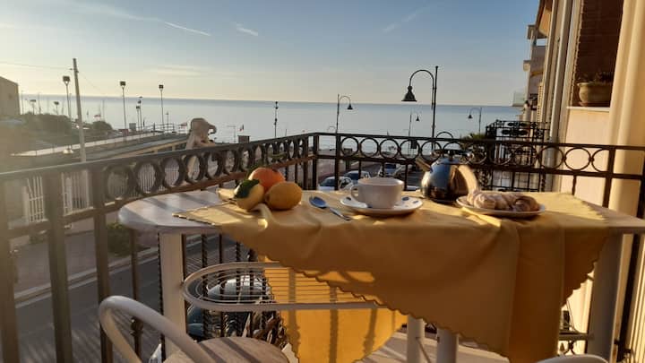 Appartamento Con Grande Balcone Con Vista Mare - Terrasini