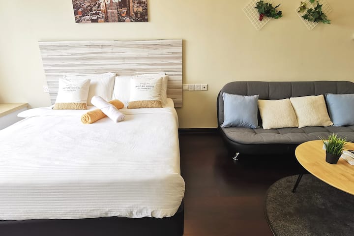 Seaview🌅【r&f】delightful Designer Suite Byⓗⓢ - Johor Bahru