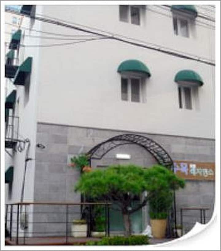 #31 :Single Room With Private Bathroom 개인실(욕실 포함) - Seoul