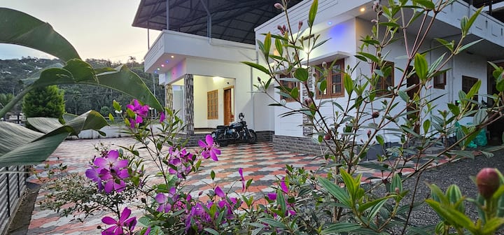 Awesome Views, Forest Trek, Perfect Vacation - Thekkady