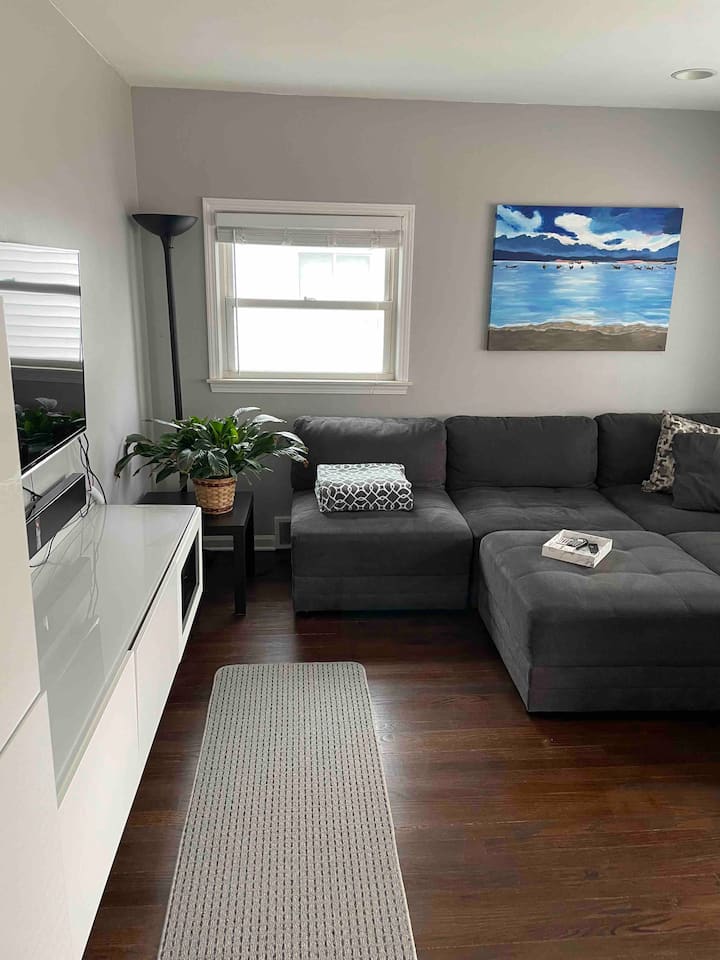 Comfy Clawson Home - Troy, MI