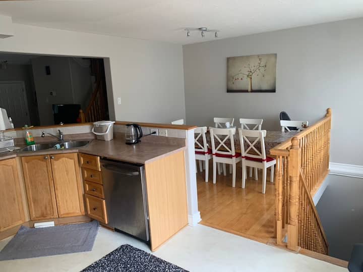 Beautiful Townhouse In Kanata North Near High-tech - Kanata