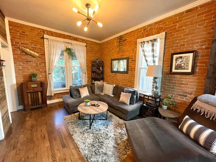 Cozy, Vintage Baker Home Just 1 Block Off Broadway - Englewood, CO