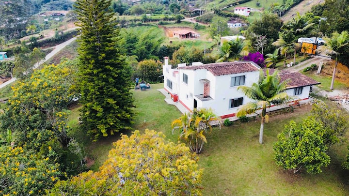 Hermosa Finca En Marinilla- Antioquia - Colombia