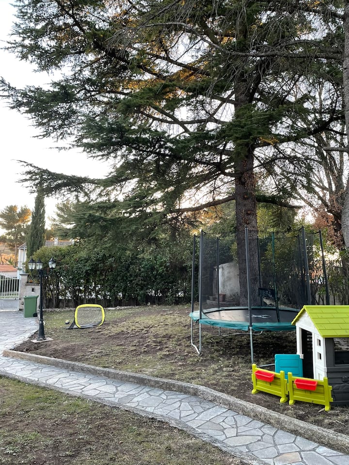 Agréable Maison Lumineuse Avec Grand Jardin - Gardanne
