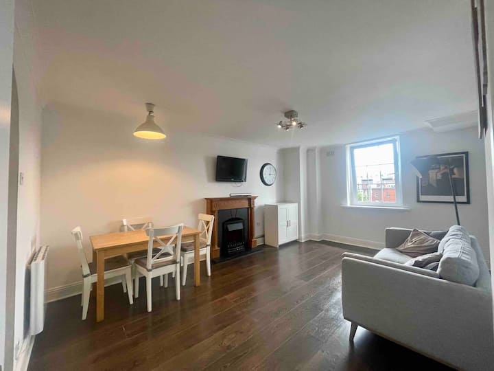 Elegant "Half Penny Bridge" Apartment - Dublin, Ireland