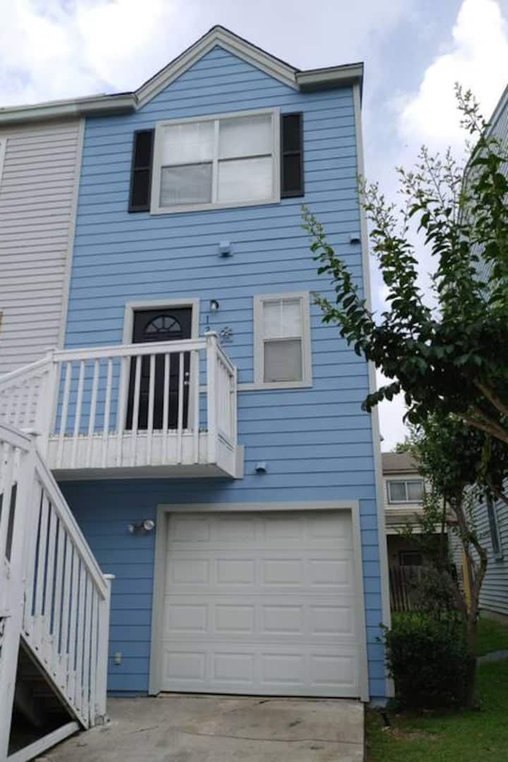 Mcallister Park 3 Bedroom 3.5 Bath Townhouse - Mission Ridge – San Antonio
