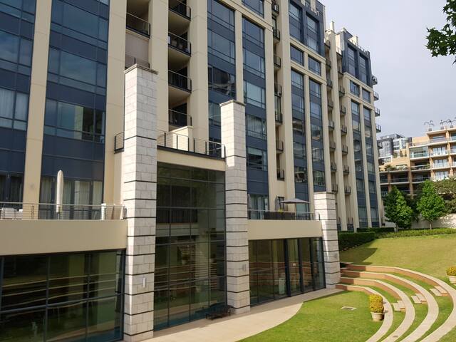 THE EMPEROR, SANDTON, 7TH FLOOR, STUNNING VIEWS - Apartments for Rent ...