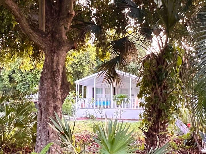 The Blue Heron Cottage - Stuart, FL