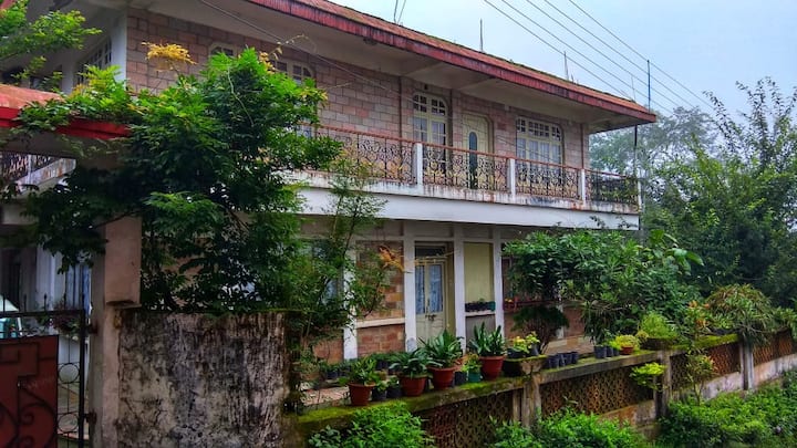 Retro Style Rooms With The View. - Mirik