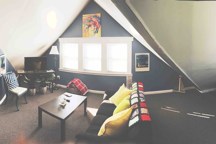 Carol's Apt/loft By The Sea - New Haven, CT