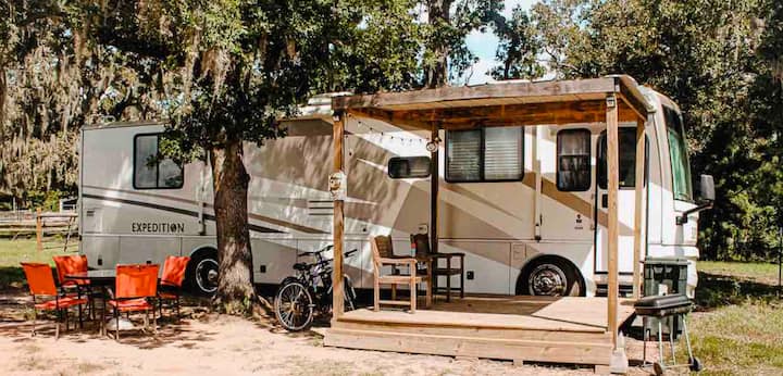 Luxury Cowboy Motorhome On The Williams Ranch - Huntsville, TX