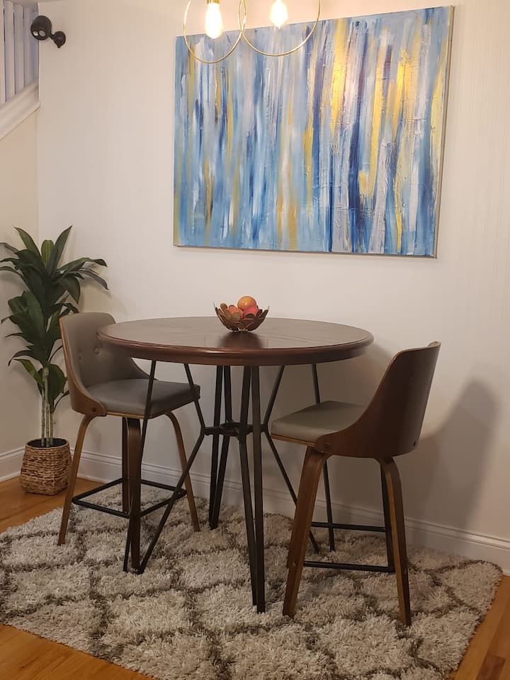 Modern, Super-clean, Garden Level W/ Master Bath - Chicago