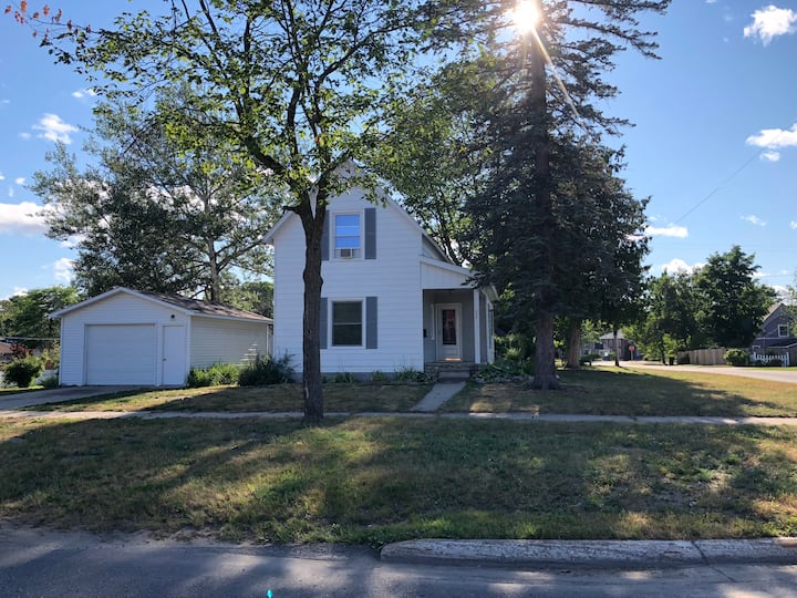 Cute And Quaint Home In Downtown Boyne City - Peninsula Beach, MI