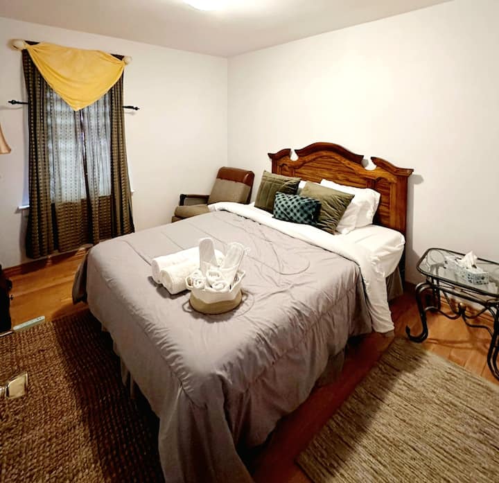 The Karelia Suite, Qn Bed, Free Coffee! - Sault Ste. Marie, MI