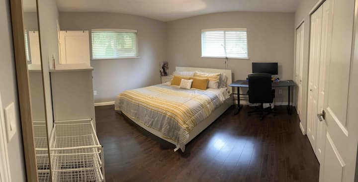 Cozy Room In Lake View Home - Bellevue, WA