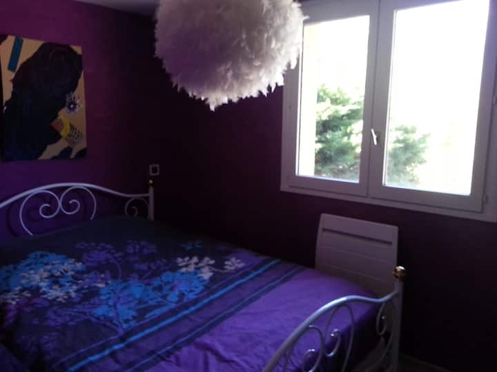 Jolie Chambre Avec Fenêtre Dans Maison Avec Jardin - Le Bourg-d'Oisans