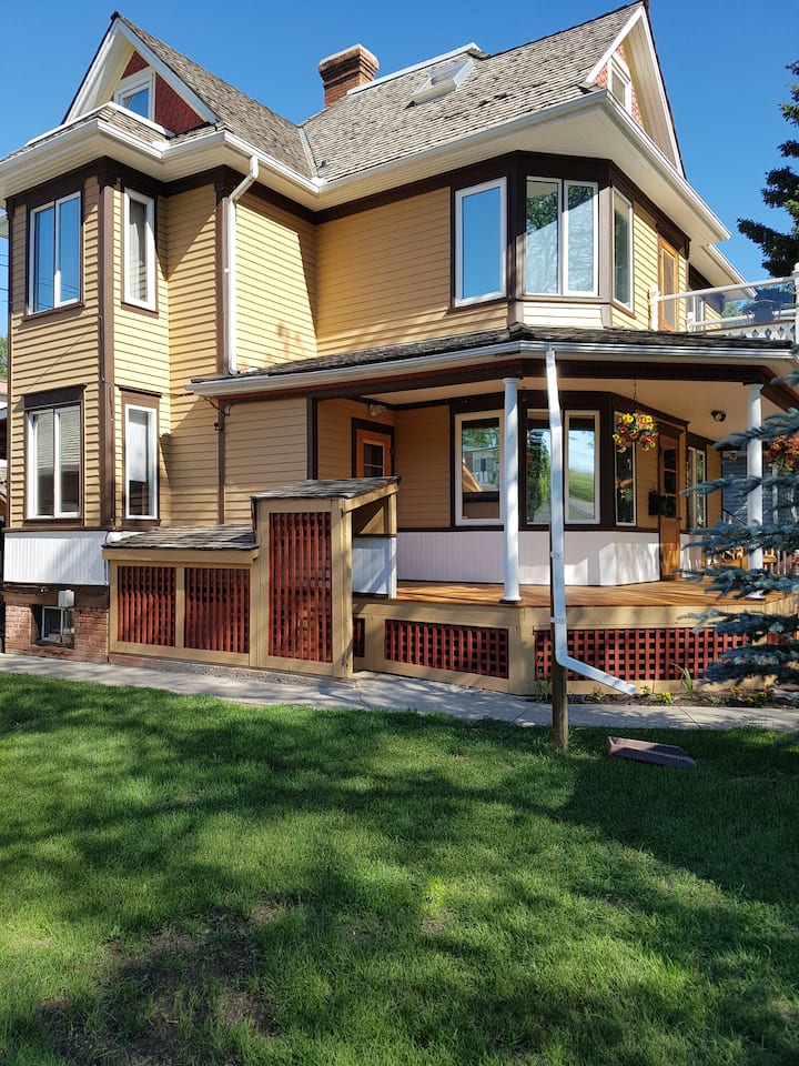 Dwnheritagehsewhyteave/uofa/strathcona/crosscancer - Edmonton