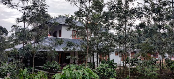 Smarika Farms : Room With Queen Size Bed - 2 Pax - Belur