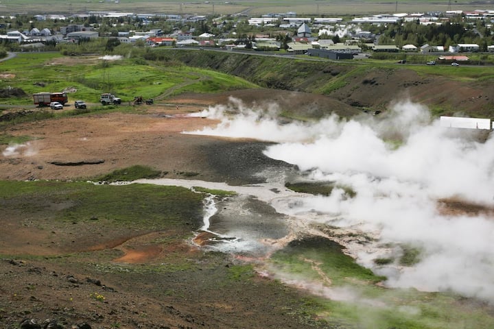 Hot Spring Town - Perfect Stopover In The South - Selfoss