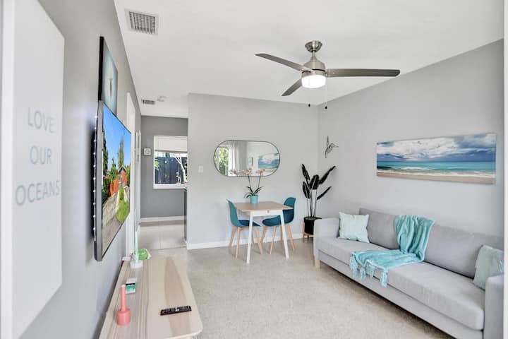 Delightful Modern Apartment - 3 Miles To The Beach - Margate, FL