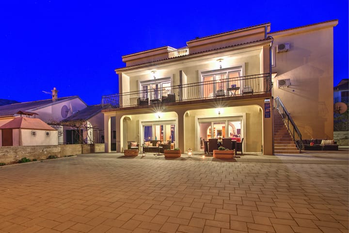 Apartman Prpić 3 S Balkonom,senj,nehajski Put1a - Senj