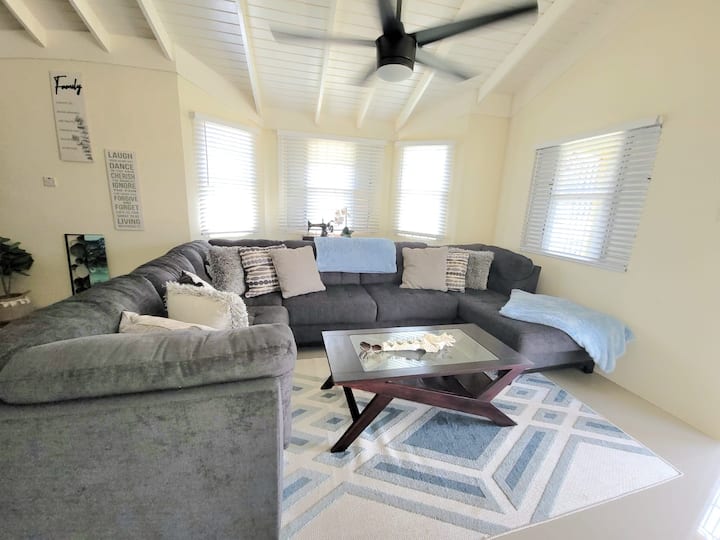 Oceanview Retreat Gated With Pool In Falmouth - ジャマイカ