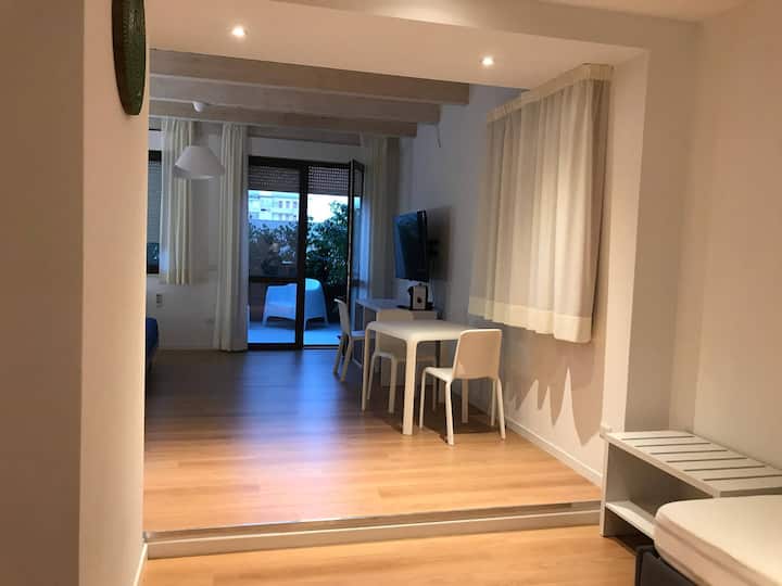 Family Room With Balcony At Four Rooms - Oristano