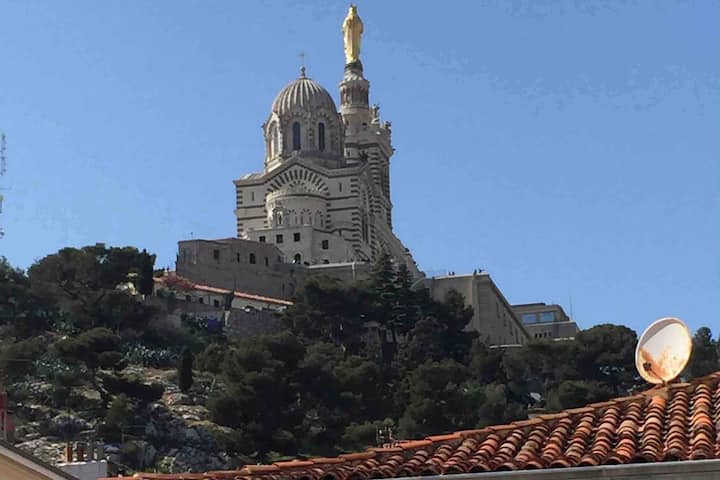 One Foot In Vauban: Le Village Sur La Colline - Calanques de Marseille