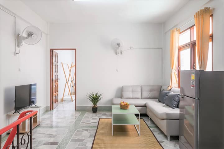 Comfort 10pax House/train Market Mrt Huaikwang - Bangkok