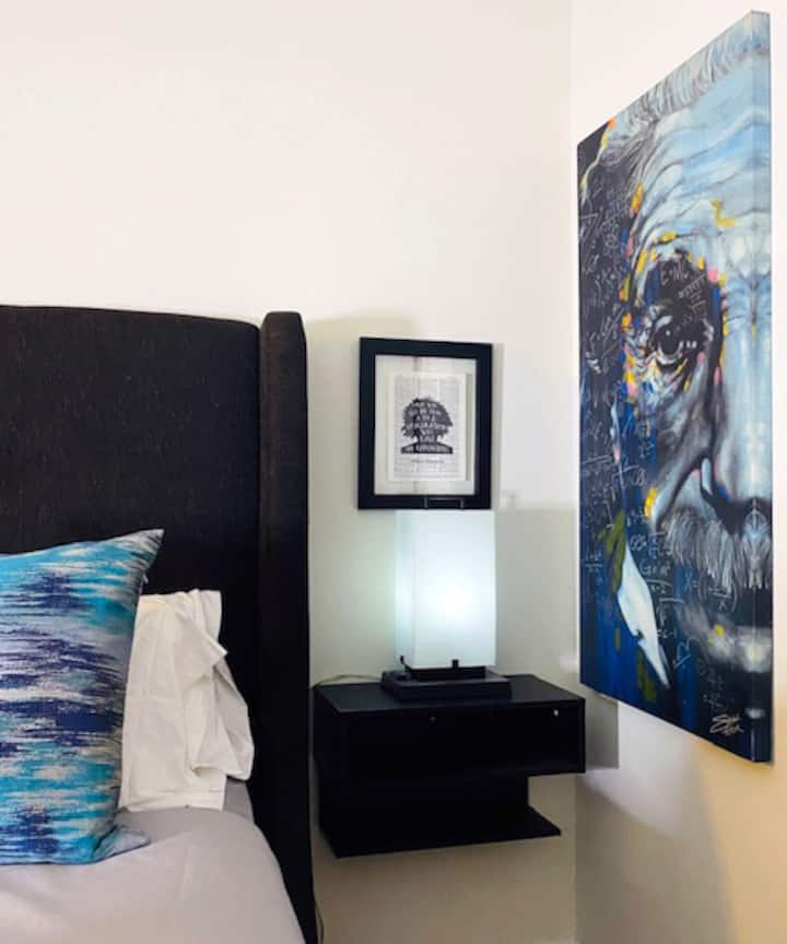 Studio For 2! Free Parking! Easy Freeway Access! - Coronado, CA