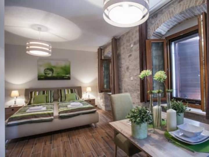 Studio Apartments Anna 2 (Free Parking) - トロギル